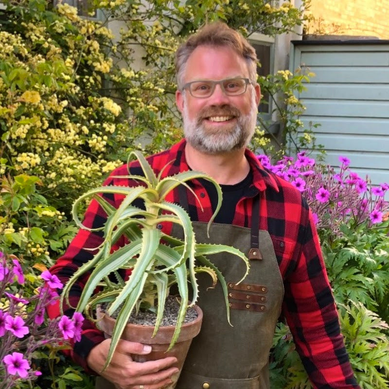 Flowers make us happy - Dan Cooper - Talking Tables UK