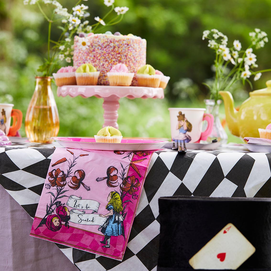 Alice in Wonderland Bright Pink Paper Napkins - 20 Pack – Talking ...