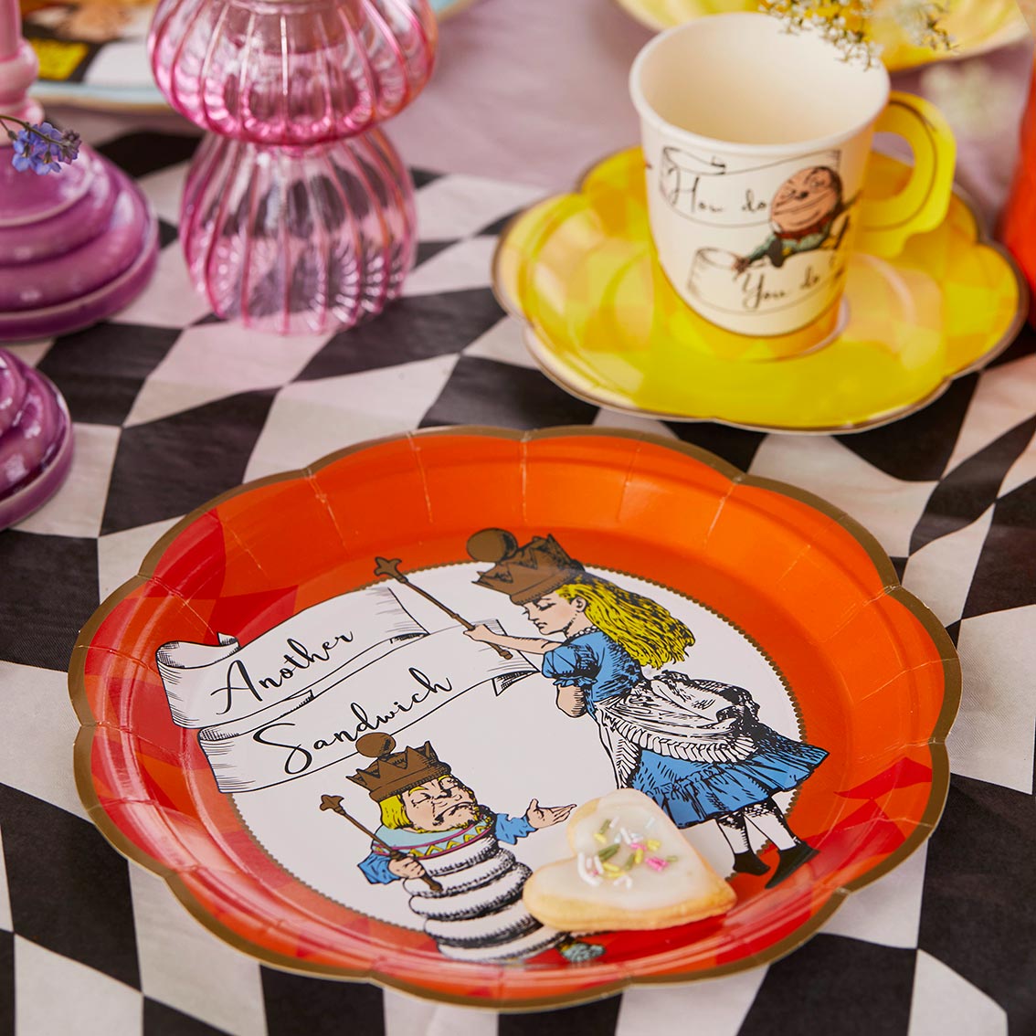 Alice in Wonderland Bright Blue Scalloped Paper Plates - 12 Pack ...