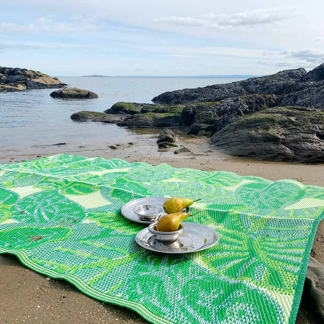 Waterproof Tropical Palm Leaf Outdoor Garden Rug – Talking Tables UK Public